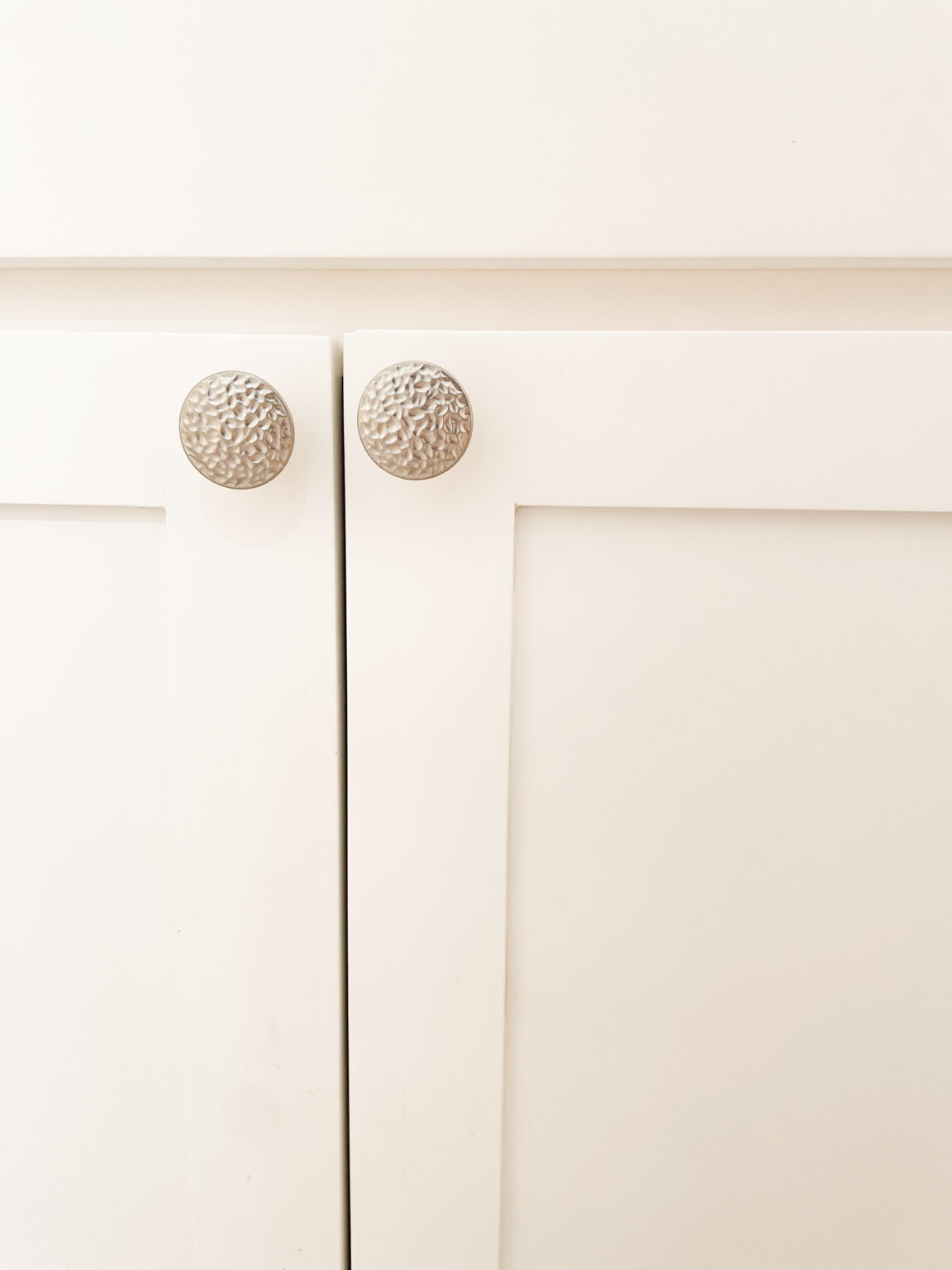 How To Choose The Right Farmhouse Cabinet Hardware - Original Farmhouse